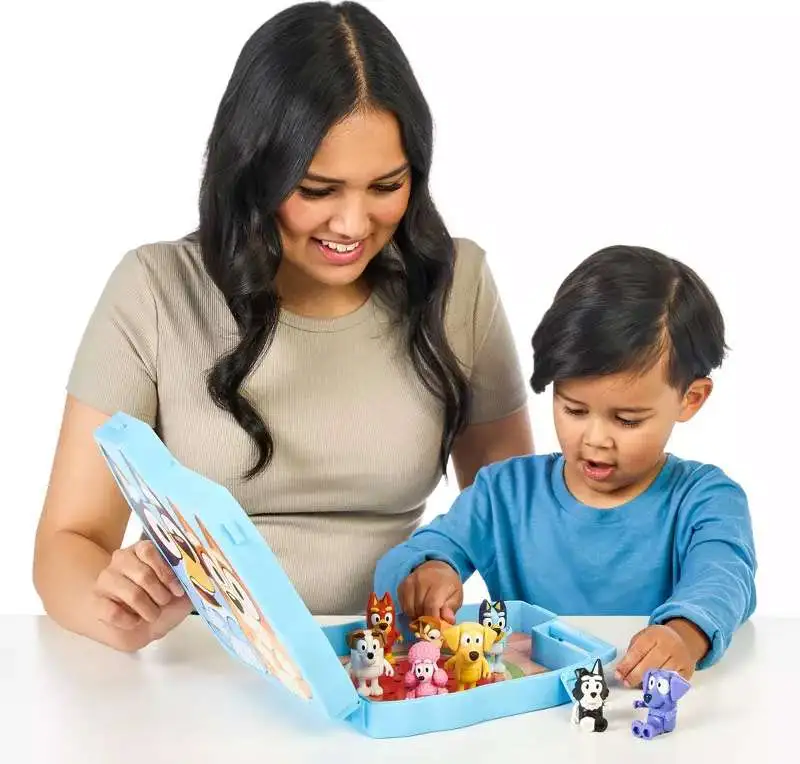 Bluey Play Go Exclusive Collector Case 8 Figures Bluey, Bingo, Jean Luc ...