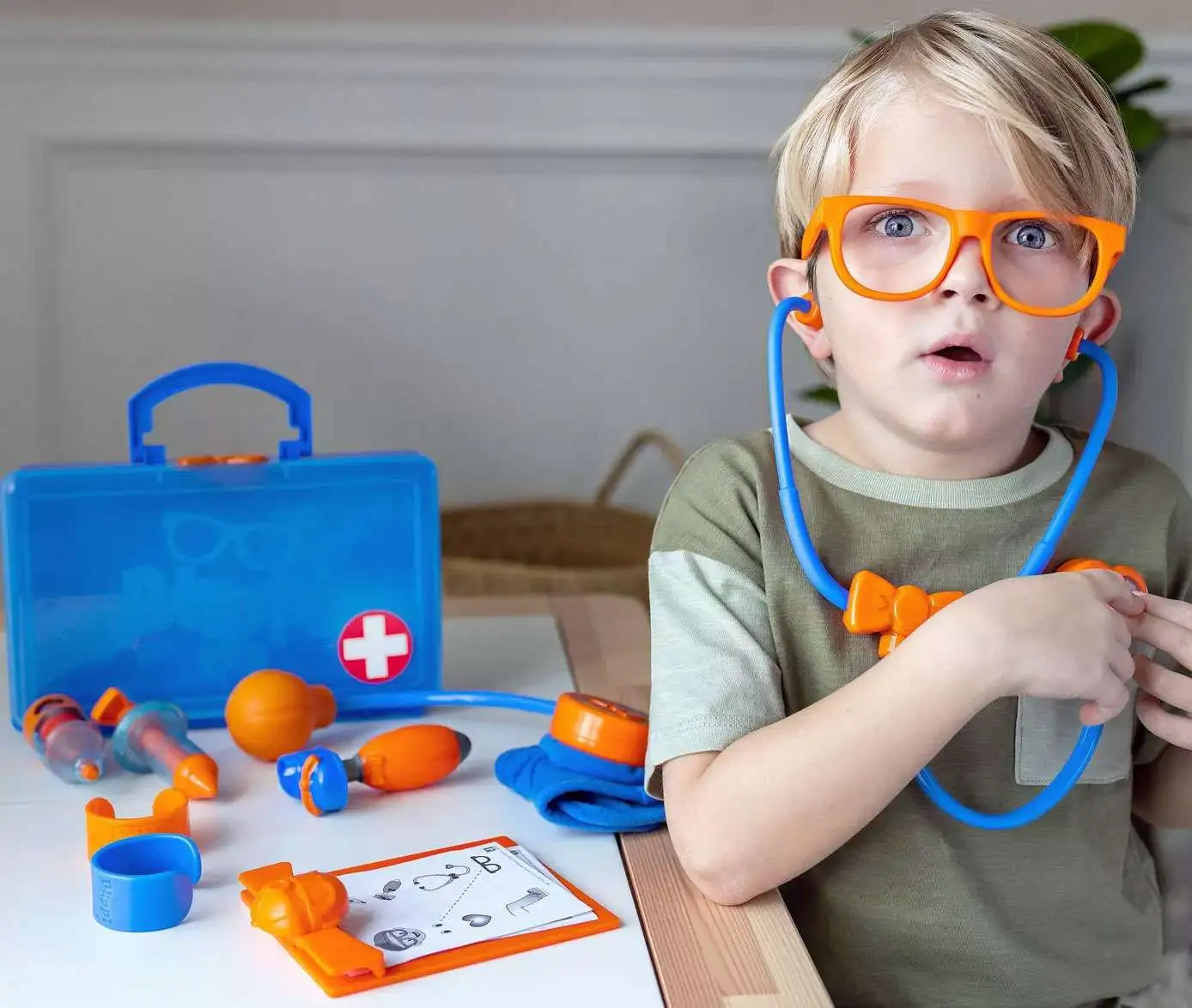 Blippi Doctor Blippi Exclusive Playset Stethoscope, Glasses, Blood ...