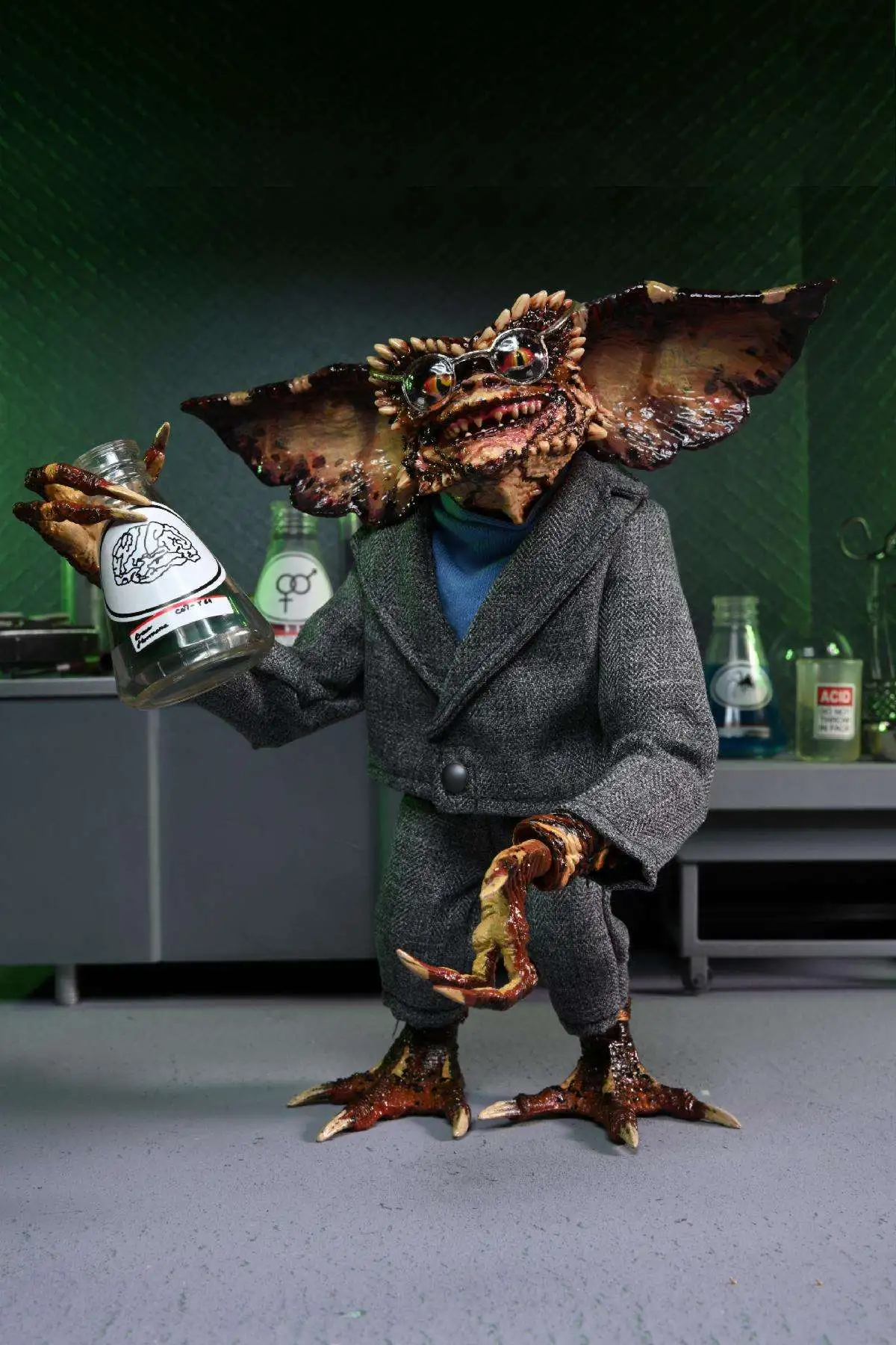 NECA Gremlins The Brain 7 Action Figure Ultimate Version - ToyWiz