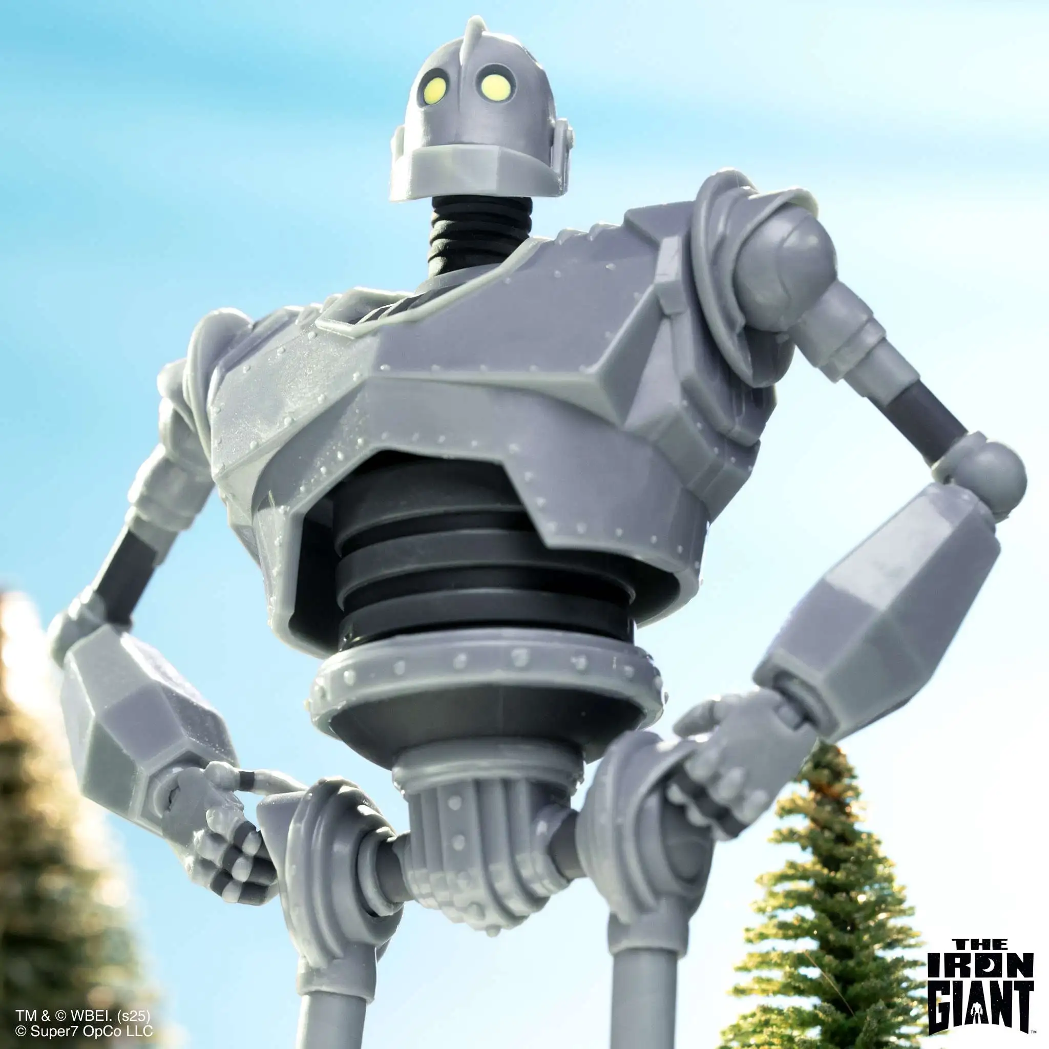 ReAction The Iron Giant Iron Giant 7 Action Figure Super7 - ToyWiz