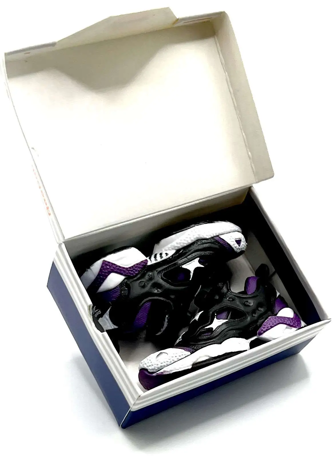 5 Surprise Sneakers Series 1 Reebok Pump Black, White Purple Mini ...